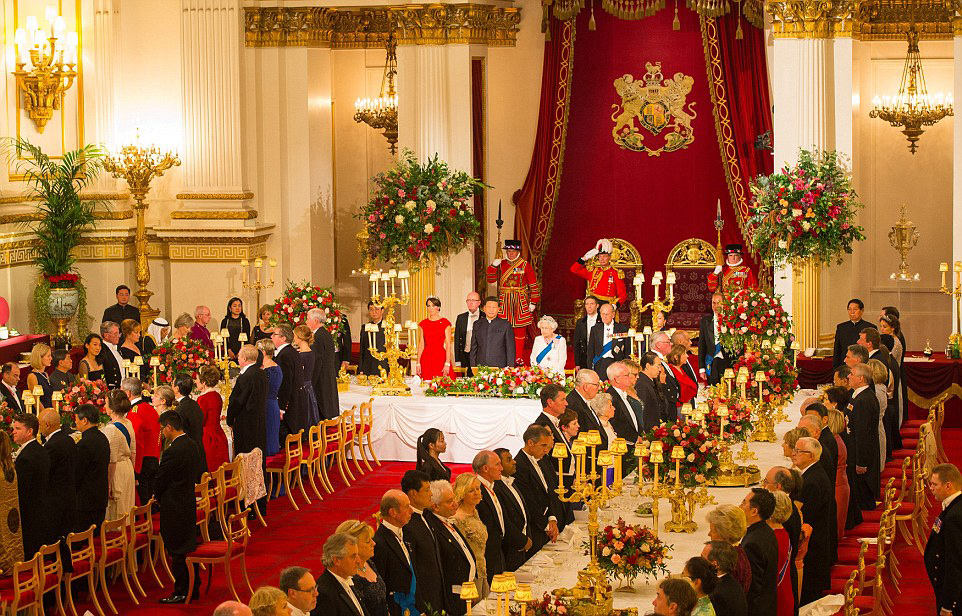 Royal Family Around the World: State Banquet at Buckingham Palace on ...