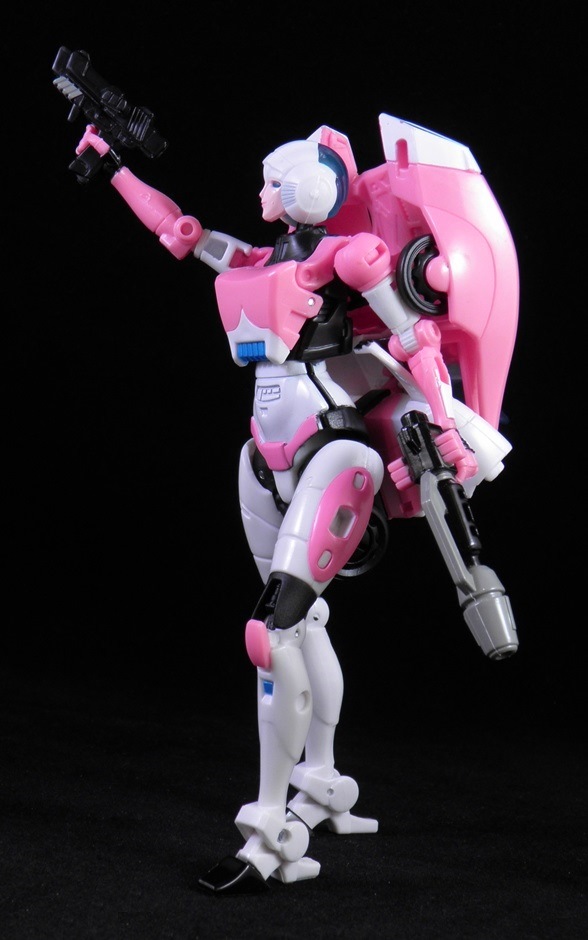 She's Fantastic: Transformers: Generations - ARCEE!