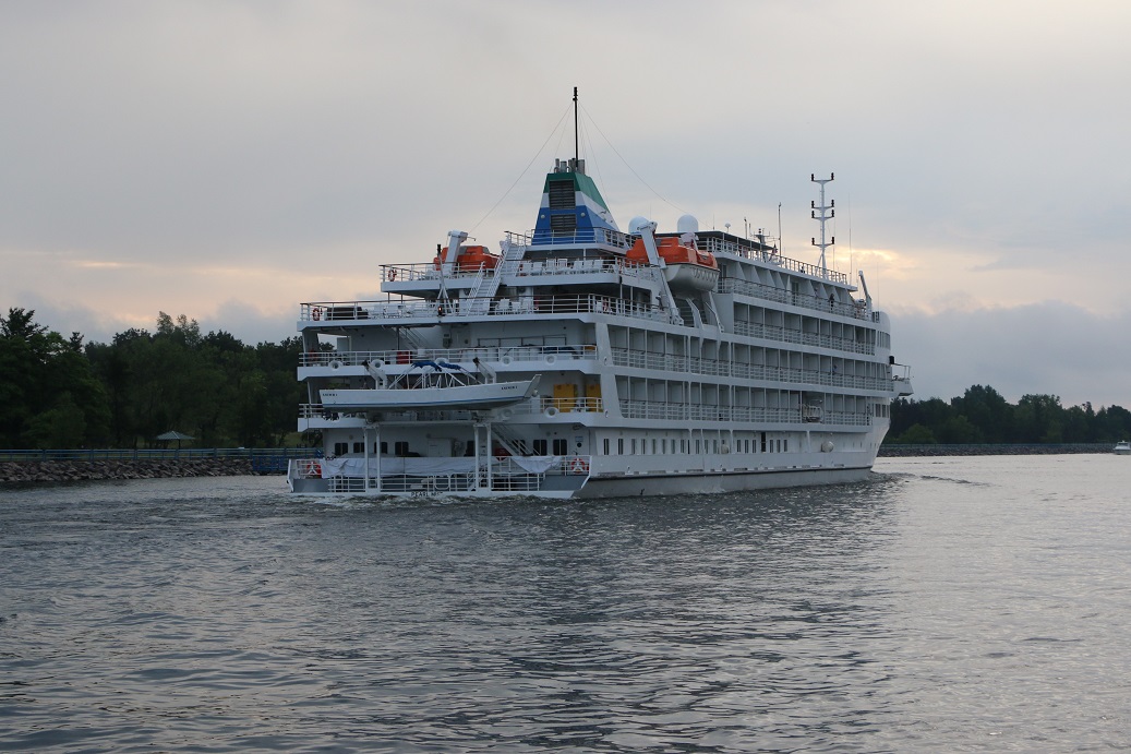 Michigan Exposures: The Pearl Mist Visits Muskegon