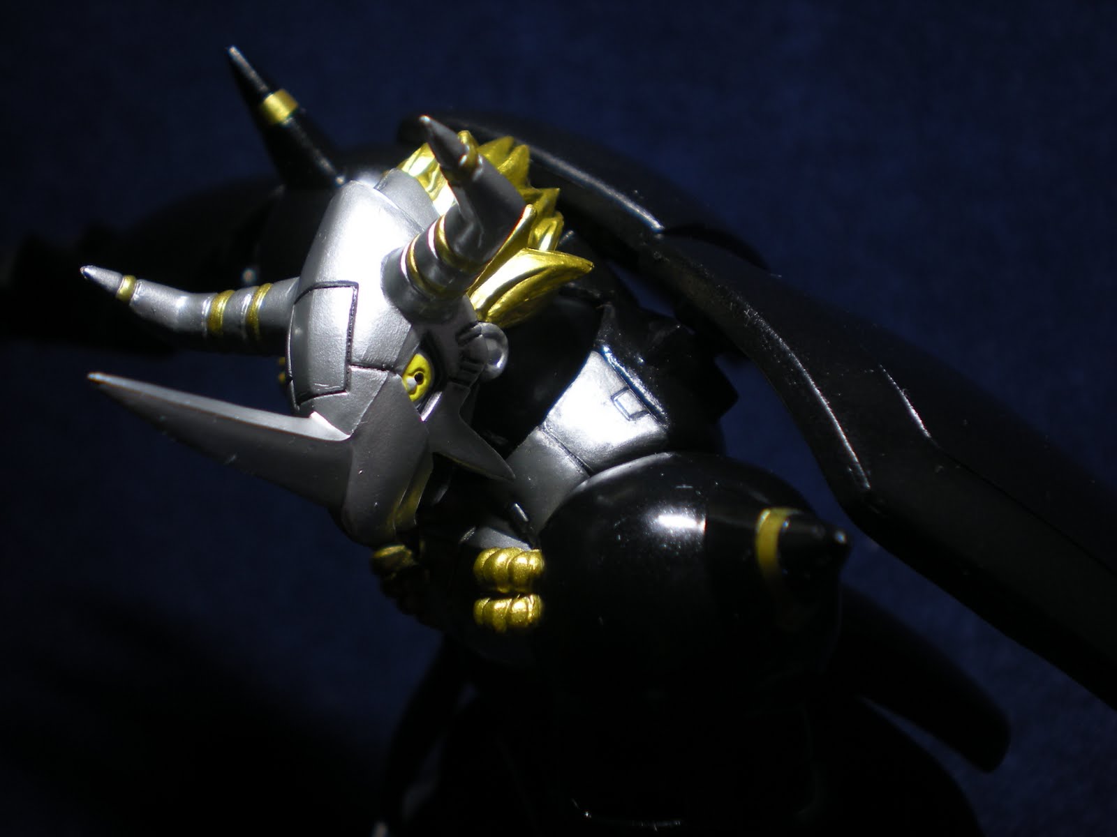 Review: [Bandai] D-Arts Black War Greymon | Night's Corner