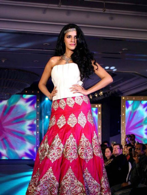 BOLLYWOOD CELEBUZZ: Ticket to Bollywood Fashion Show