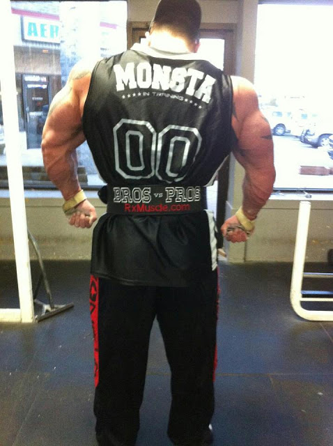 Worldwide Bodybuilders: American brute Dillon Williamson