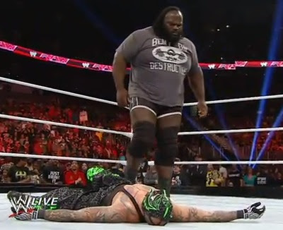Mark Henry returns on Raw, destroys Rey Mysterio and Sin Cara (video ...