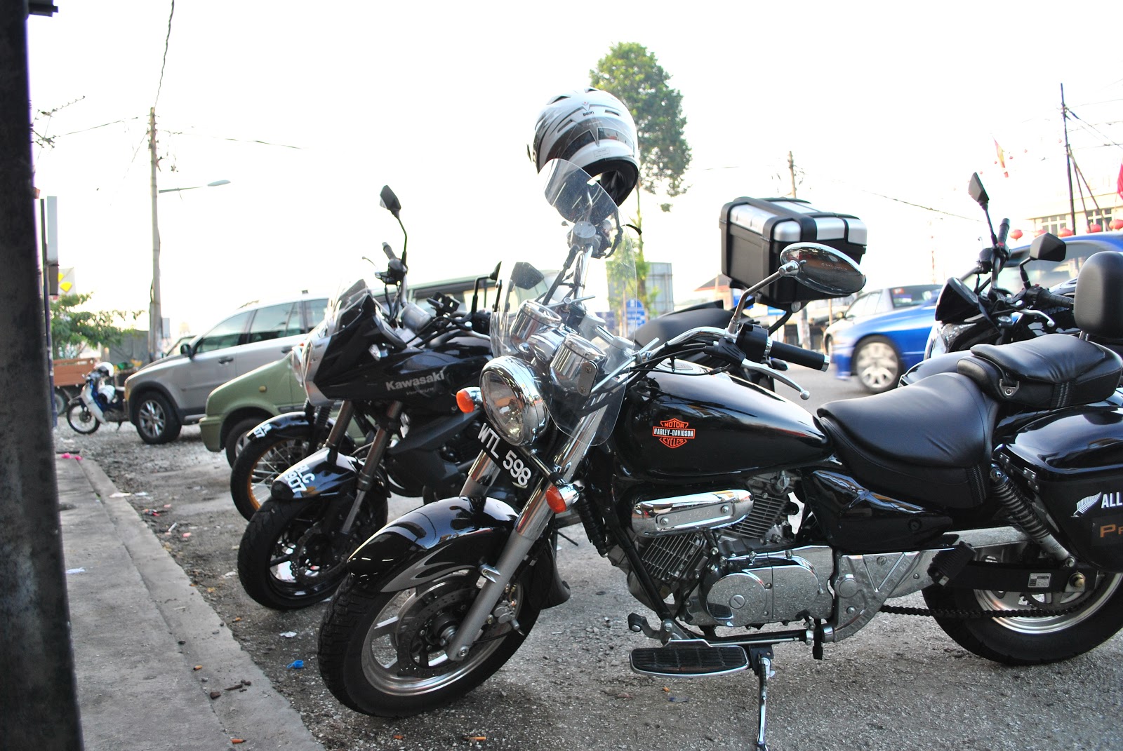 Shup up and ride: Riding Around with My Naza Cruise / Hyosung GV 250