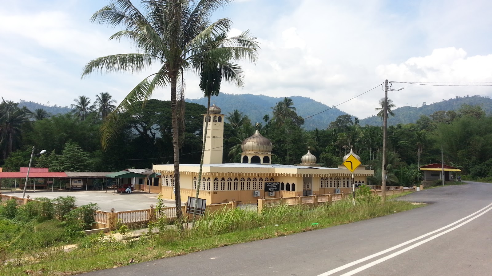 HIDUP ADALAH SATU ANUGERAH: MASJID AS-SOLAH, BALING