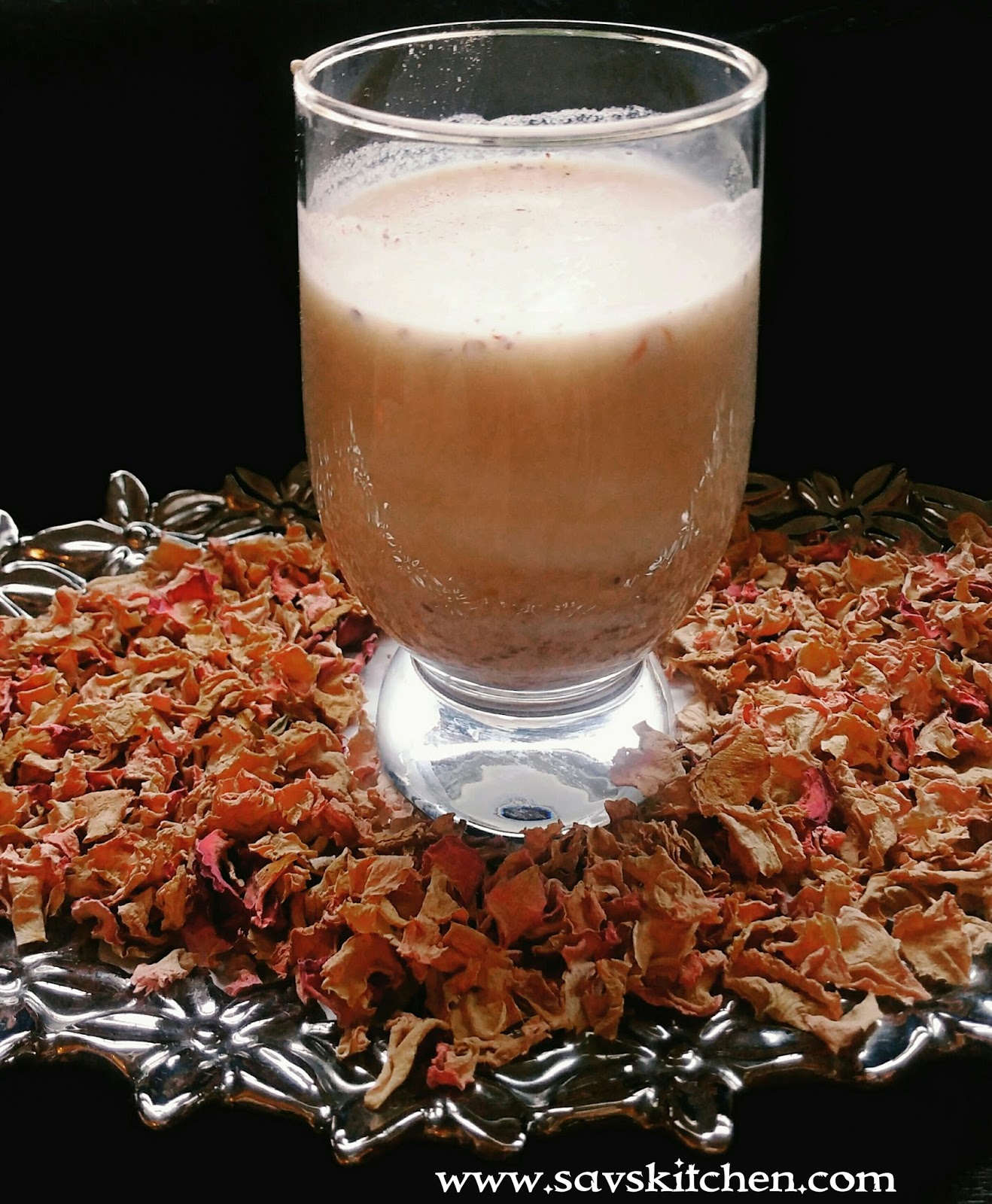 Sav's Kitchen: Gulkand Milk