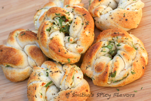 Garlic Mini twisted rolls with Pillsbury Biscuit dough - Semi HomeMade ...