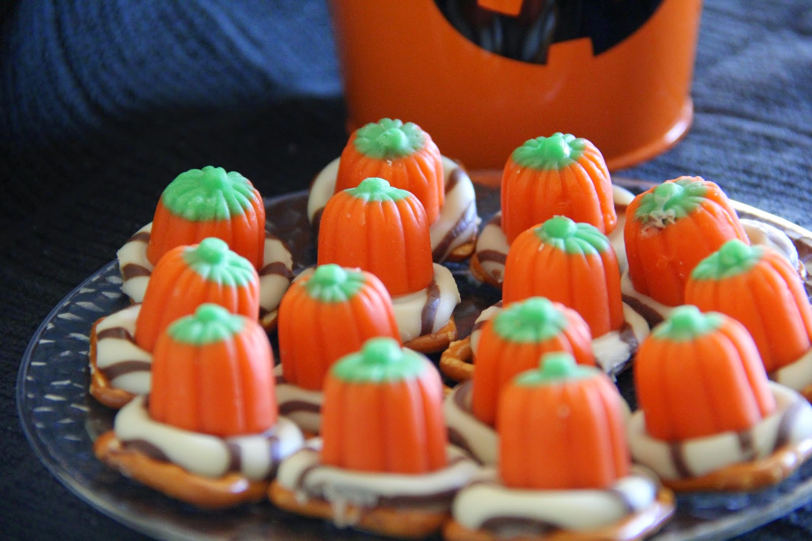 Cookie Sundays: Fall Pretzel Chocolate Bites