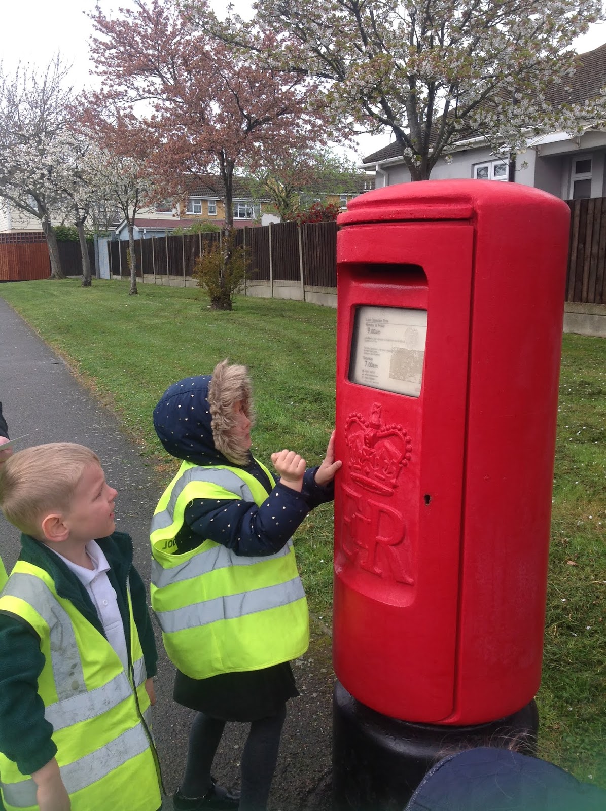 Suttons Primary School: Reception - Visit to the Post Box