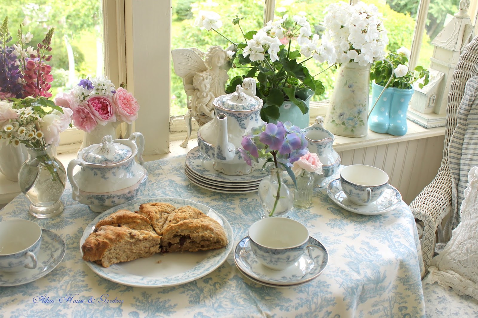 Aiken House & Gardens: Colors of Spring