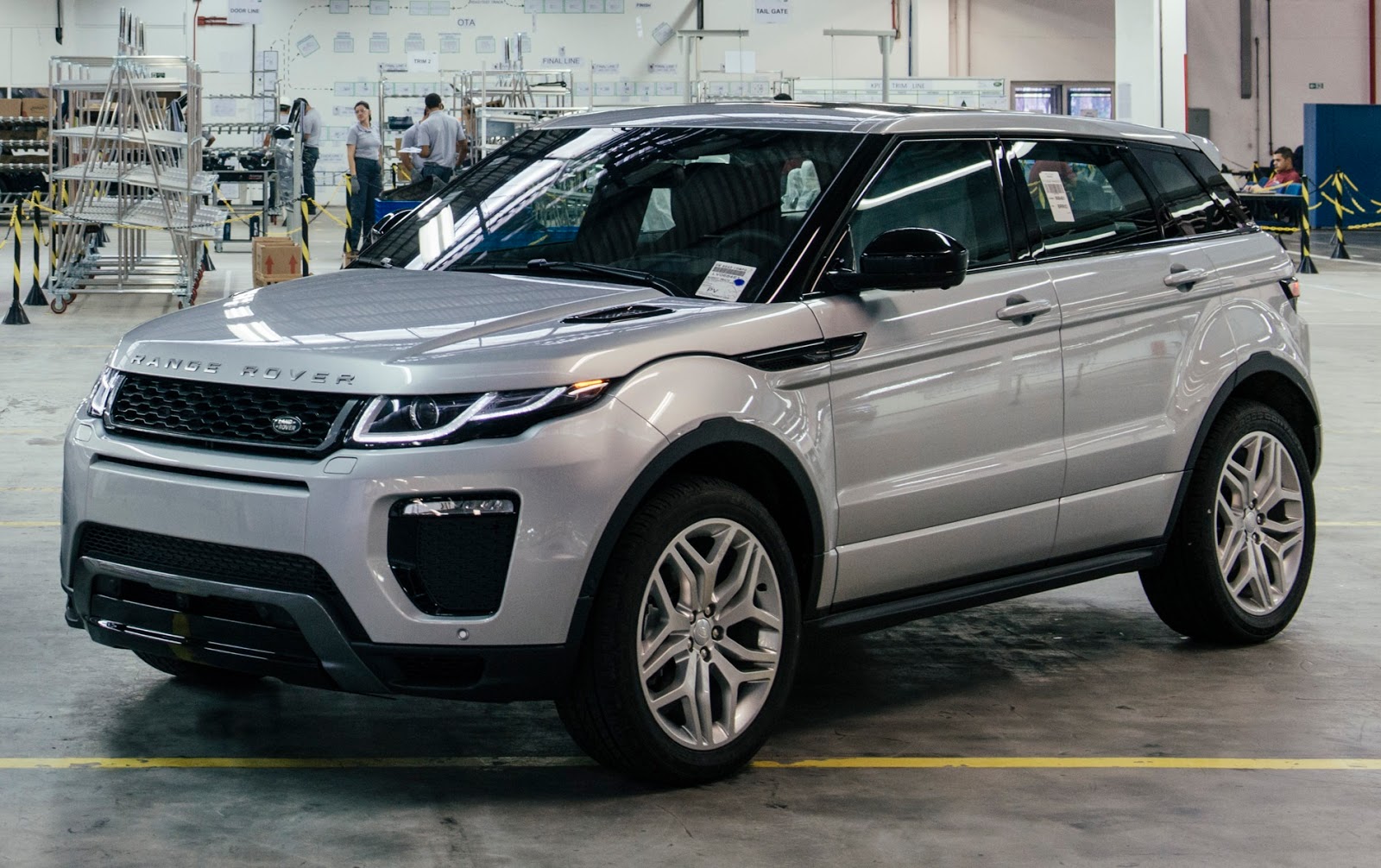 Land Rover Evoque 2016, reestilizado, parte de R$ 209 900