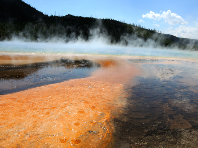 Hanabi Boy: Yellowstone Vacation – Hot Springs, Geysers and Smelly Sulfur