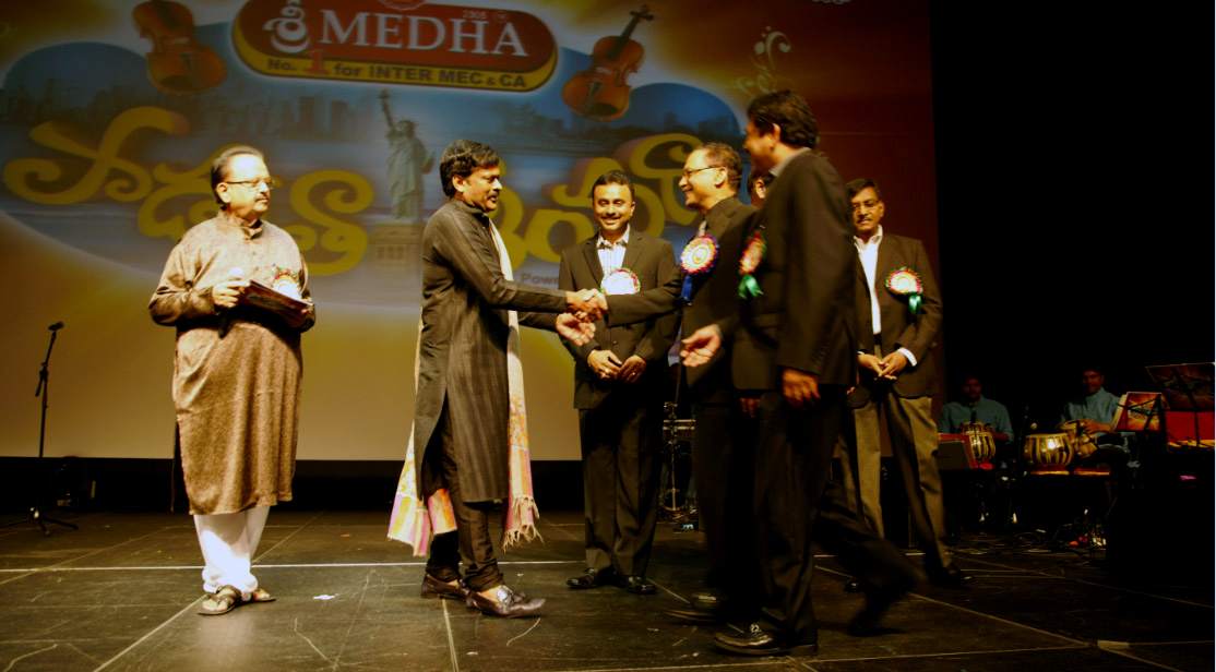 Cinesense: Chiranjeevi And SP.Balasubramaniam Padutha Theeyaga ...