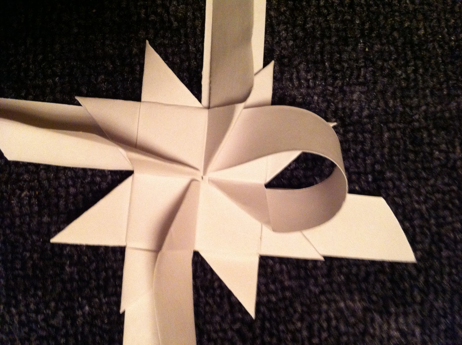 The Norwegian Nest: Folded paper stars - brettede papirstjerner