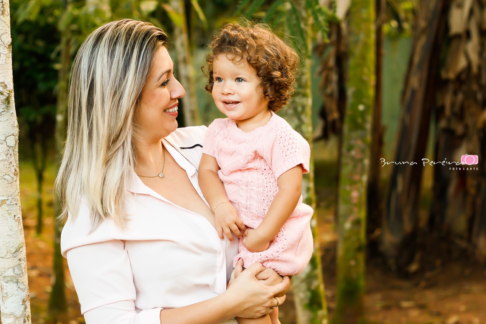 Bruna Pereira Foto e Arte: Mérili, Daiane, Patrícia, Jane e suas filhas ♥