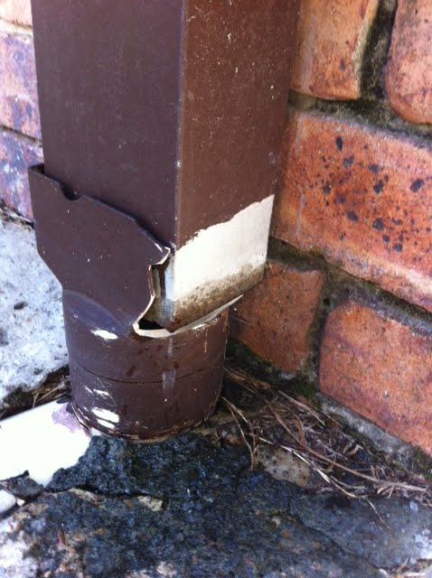 Damaged Down pipe - Gold Coast Building Inspector Building Inspections