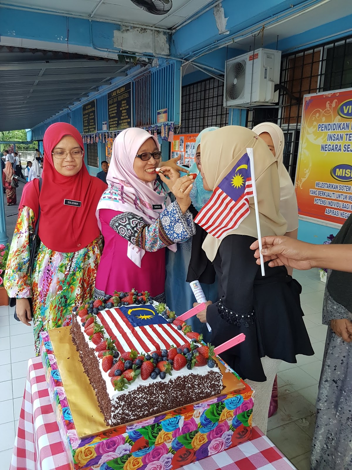 Happy Birthday : Ceria Merdeka! - GURU KAUNSELING NURHAIZA CHE MAT