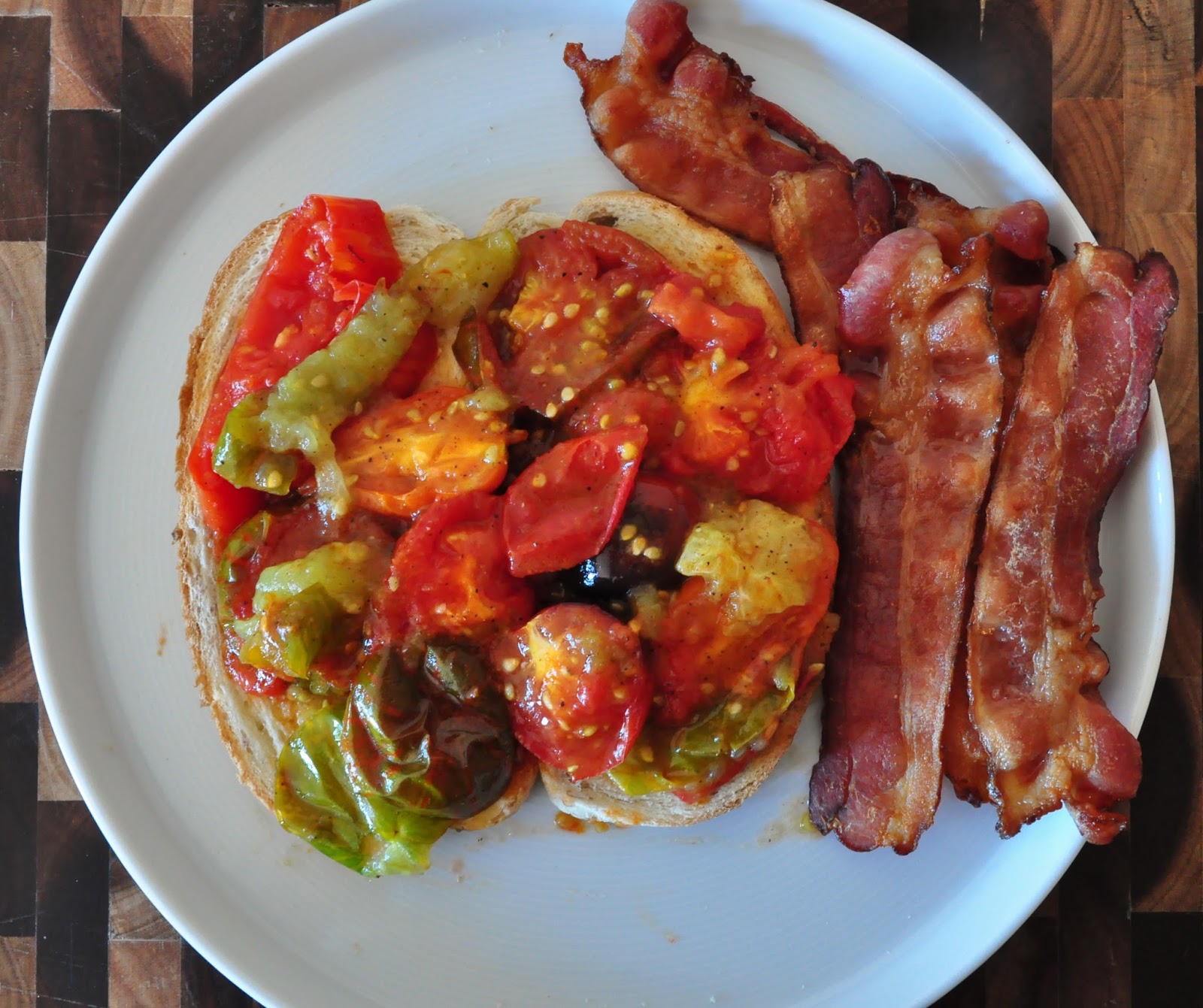 My Tiny Oven: Fried Red Tomatoes on Toast