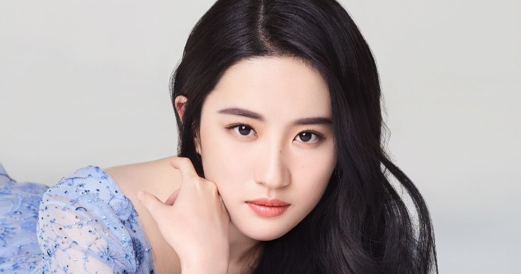 China Entertainment News: Liu Yifei releases new photos