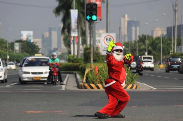 Urbanismo Filipino: Dancing traffic police in Manila - only in the ...