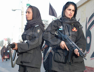 Sheela Ke Jawani: Pakistan girls army, (*)·