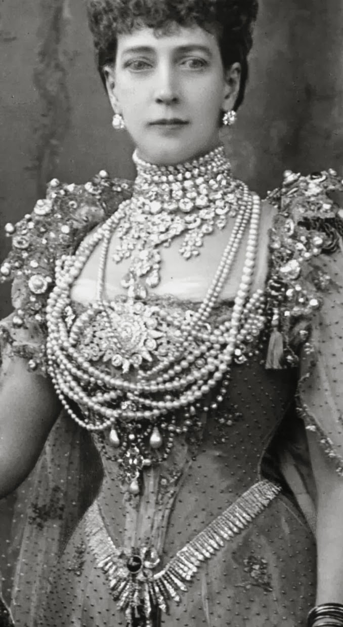 Pin by Claire Neville on queen alexandra | Royal jewels, Royal crown ...