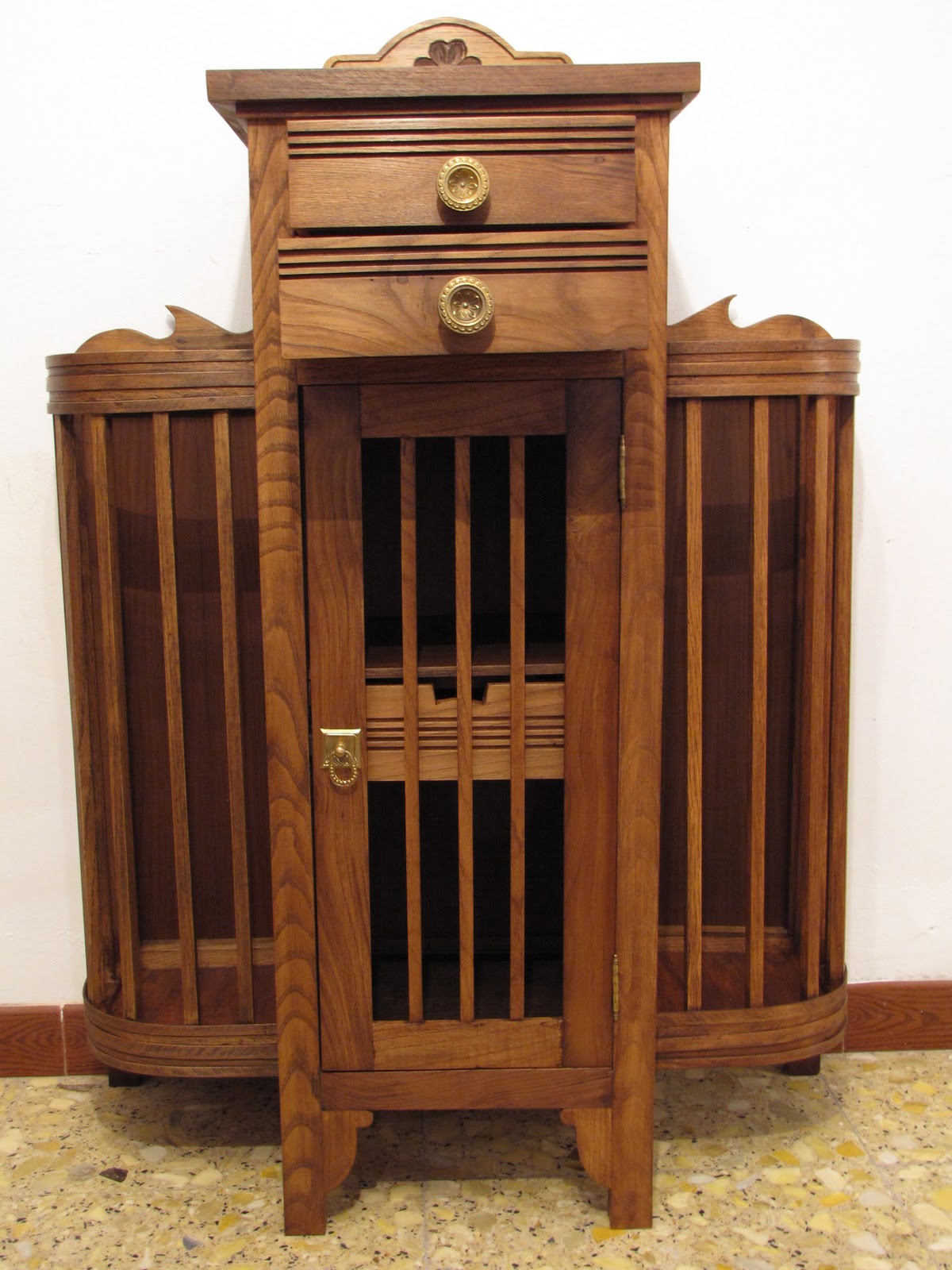 MUEBLES DE MADERA RESTAURADA: BASTONERO DE CASTAÑO RESTAURADO