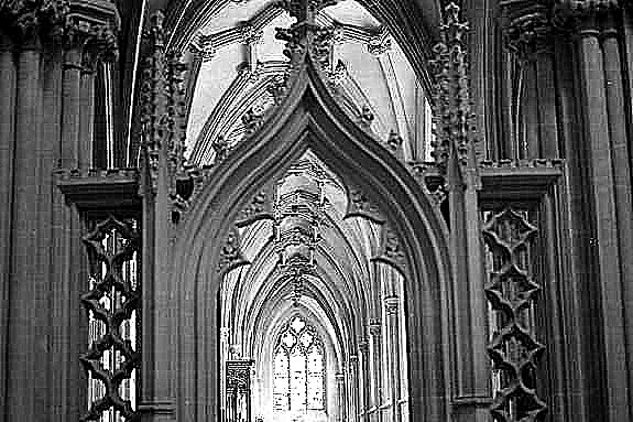 The Mathematical Tourist: Cathedral Symmetry