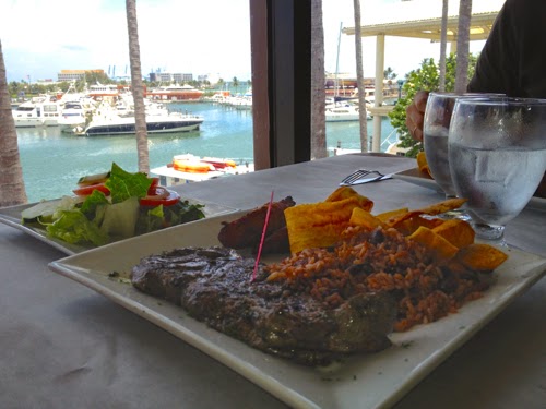 柔らかステーキならいつもここ★Los Ranchos Steakhouse | M's Miami Cafe