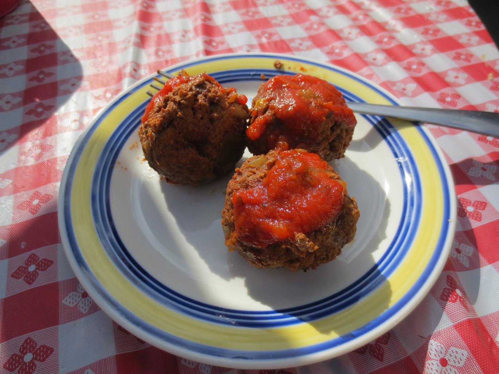 MyLifeAsKell!: Food Friendly Friday: Crock pot Meat balls!