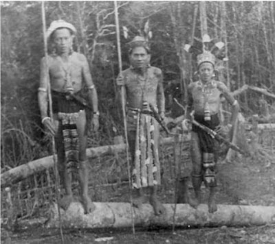 DAYAK BORNEO: DAYAK PUNAN KAKI MERAH / OT SIAU