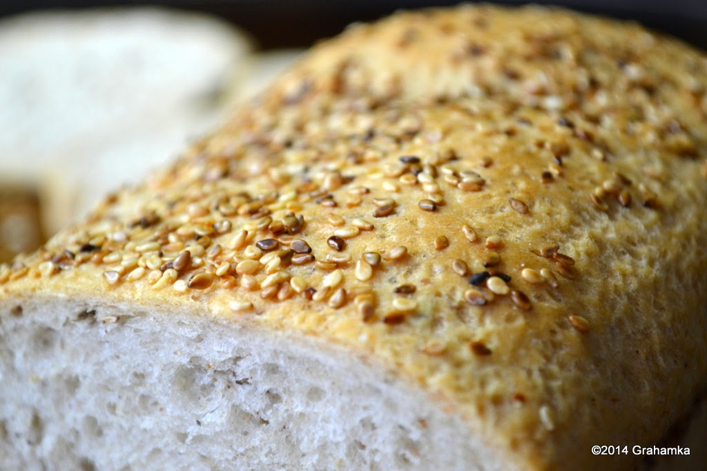 Grahamka, weka i kajzerka...: Chleb mieszany z ostropestem