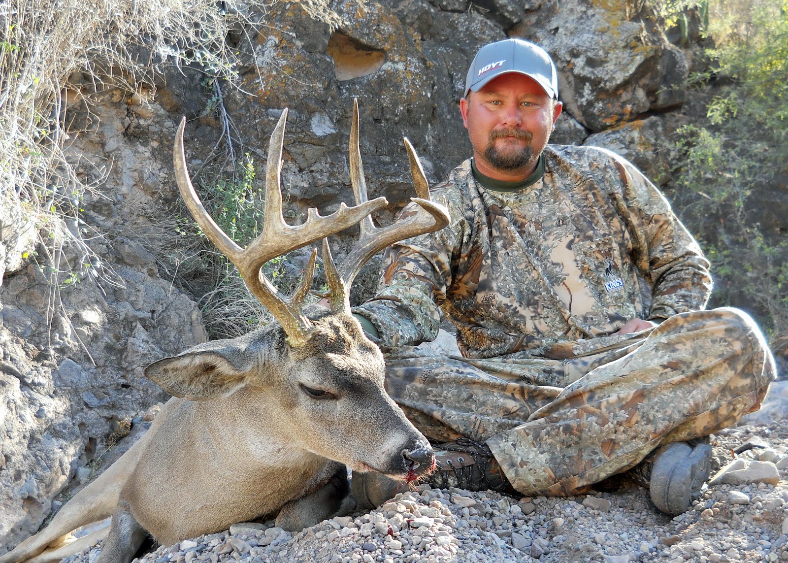 Mexico Hunts: Another Big Buck Down! The "9 Incher"!
