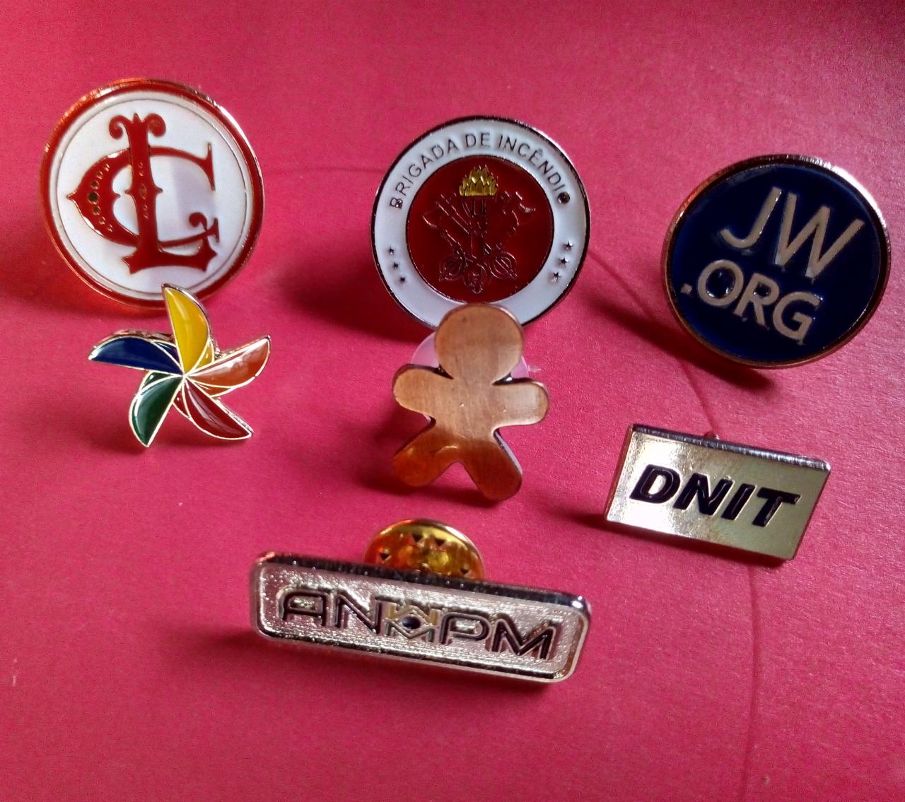 Brindes Brasília: Bottons e Pins em Metal Recortado