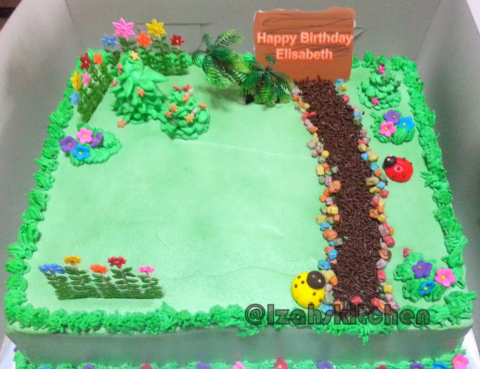 Izah's Kitchen: Garden Themed cake