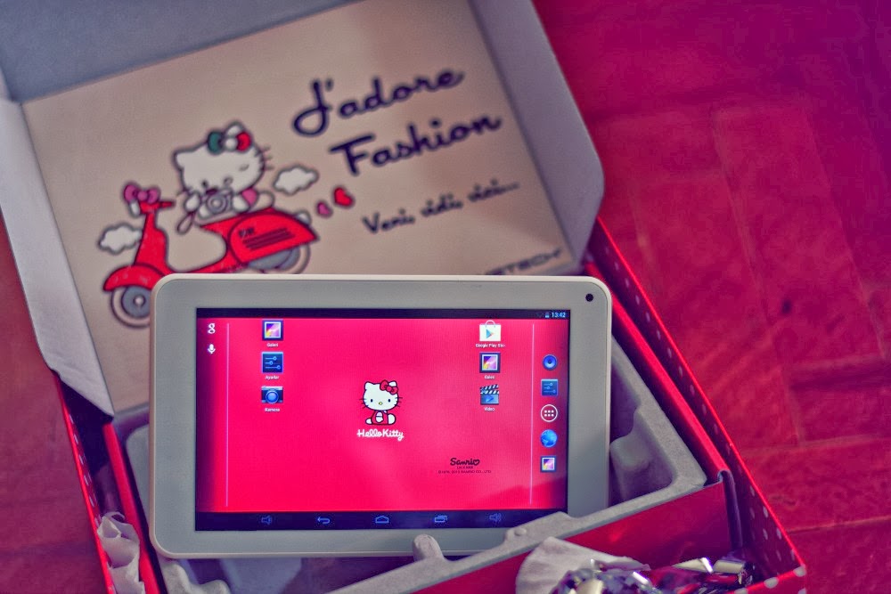 J'adore Fashion: Hello Kitty Tablet PC