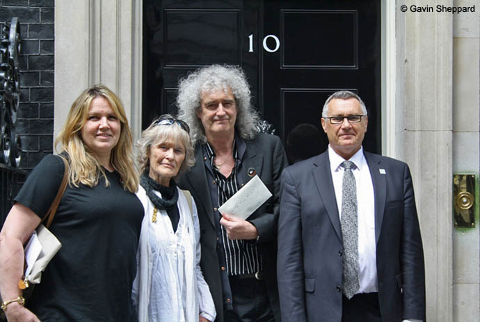 Queen en México: Descarga "Badger Boys" HOY itunes.apple.com / Brian ...