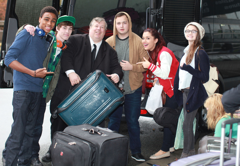 Mundo Fanmania: El elenco de 'Swindle' de regreso a Los Angeles