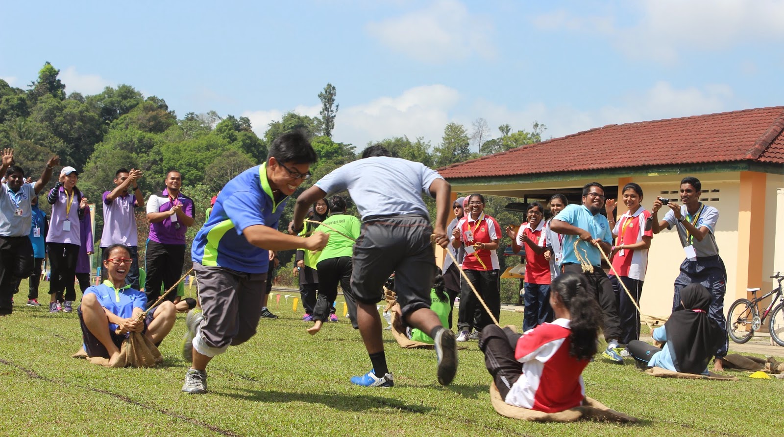 paanzainudin: KARNIVAL PERMAINAN TRADISIONAL