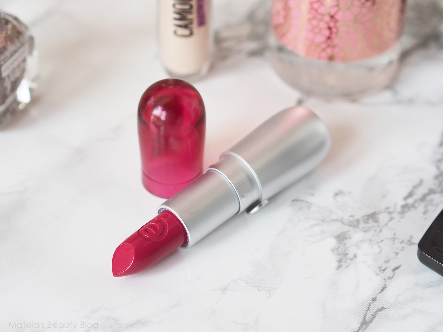 Essence Velvet Matte lipstick - Beauty