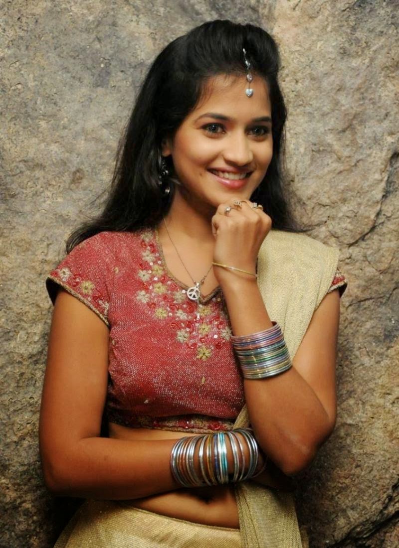 South Actress Anwika Navel Show | South Indian Navels