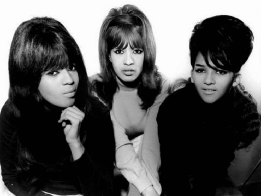 30 Fascinating Vintage Photographs of The Ronettes in the 1960s ...