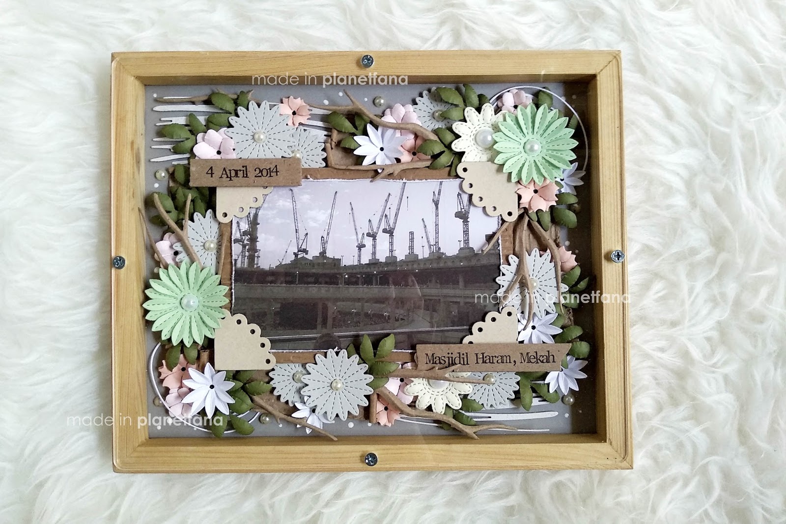 scrapbook frame #117 - made in planetfana