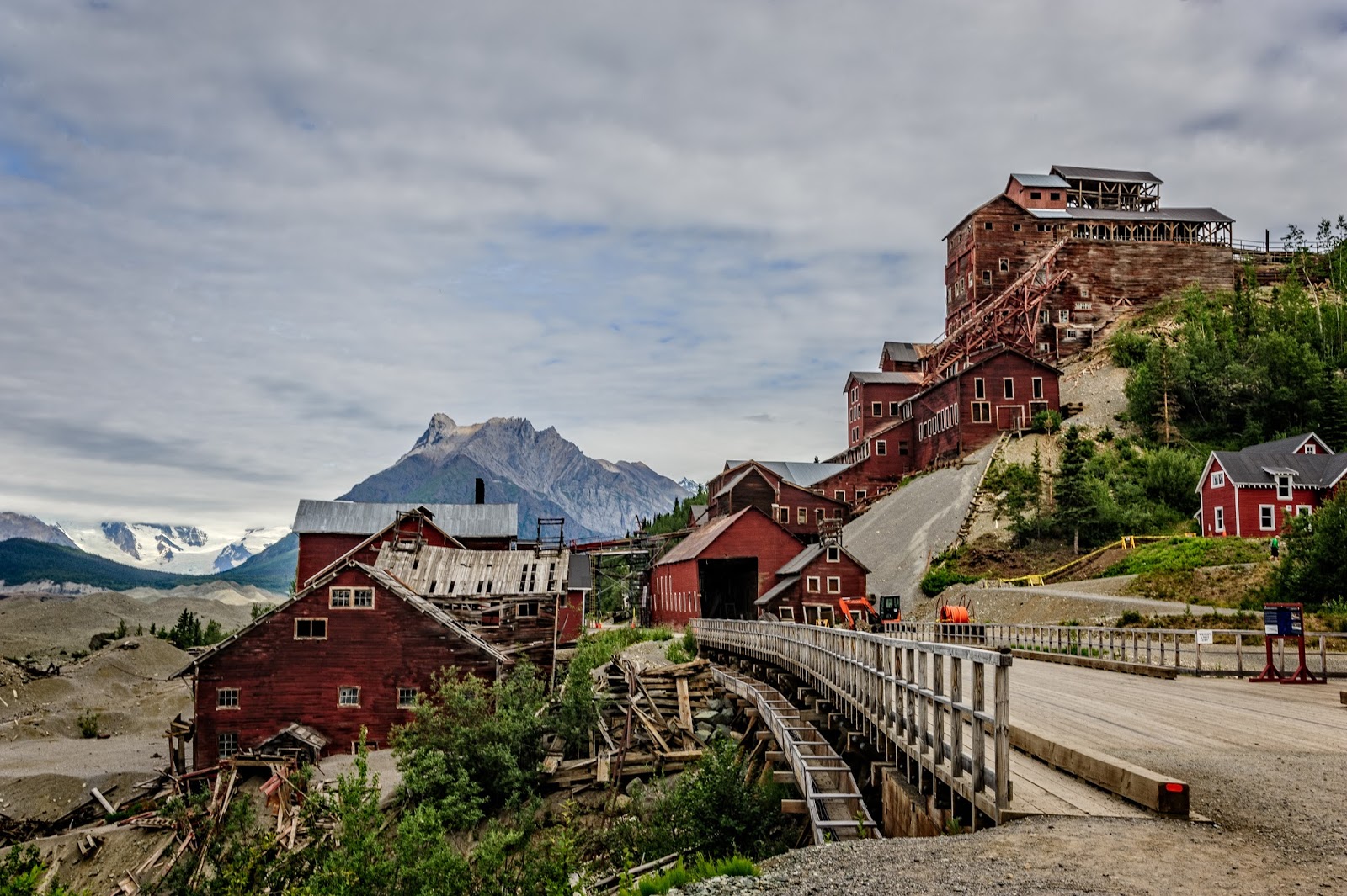 Binnshire, Backpacks, and Beer: Alaska - McCarthy Road and Kennecott ...