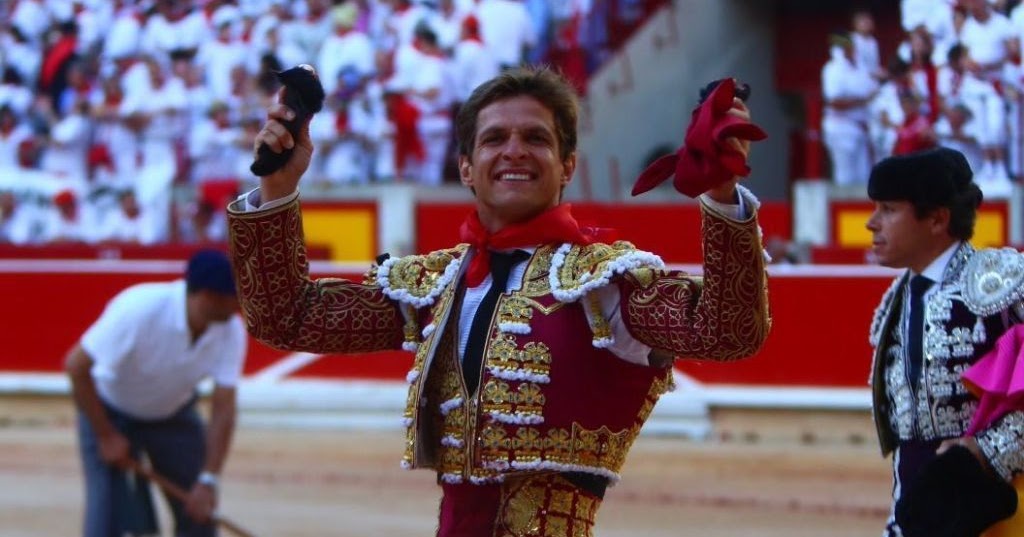 Lascosasdeltoro: El Juli y Desgarbado se encuentran en Pamplona.