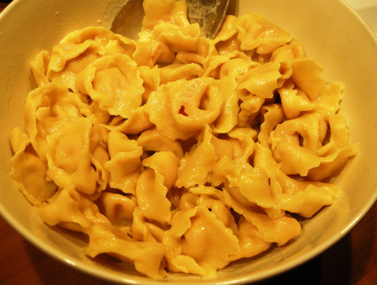 Aglio e Prezzemolo: Tortelloni di ricotta, biete e spinaci alla modenese.