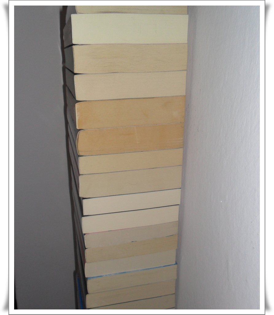 DIY: Lebegő polc készítése házilag - Egy regénylakás könyvei