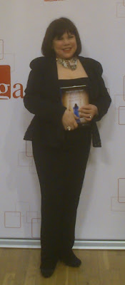 Juntando más letras: Isabel Pisano le da la vuelta a la Historia para ...