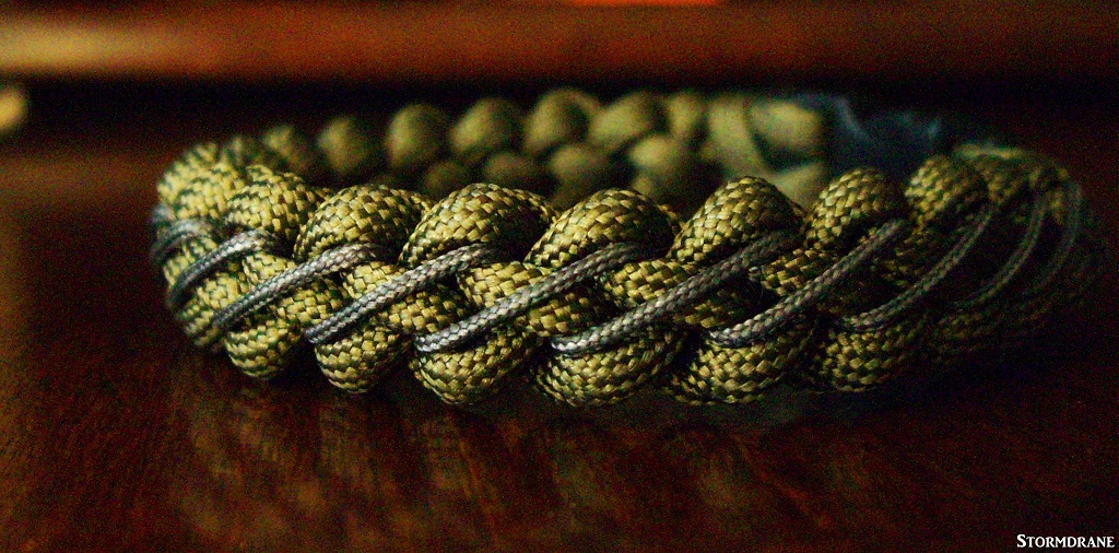 Stormdrane's Blog: A Chain Sinnet Paracord Bracelet with Stairstep ...