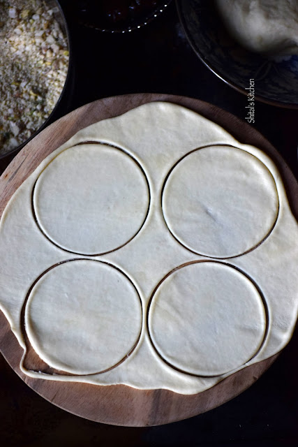 Shital's-Kitchen: Gulkand Gujiya